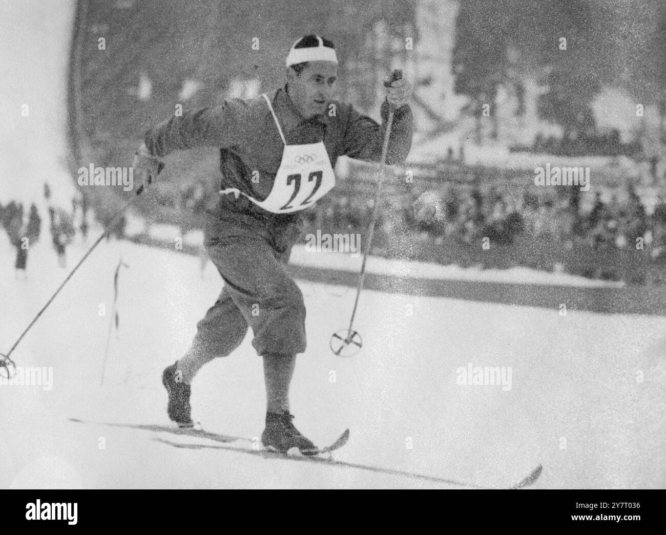 Skier 1950s hi-res stock photography and images - Alamy