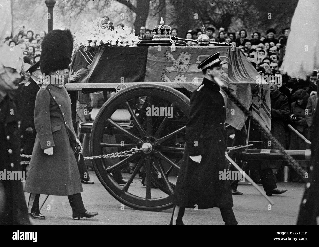 FROM WESTMINSTER THE FUNERAL PROCESSION TO PADDINGTON STATION. 15-2-52 ...