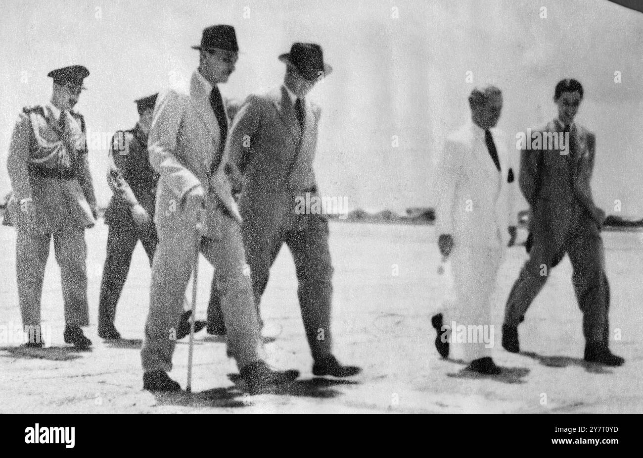 GENERAL SIR GERALD TEMPLAR ARRIVES IN MALAYA. 16.2.52. 12 I.N.P. PHOTO ...