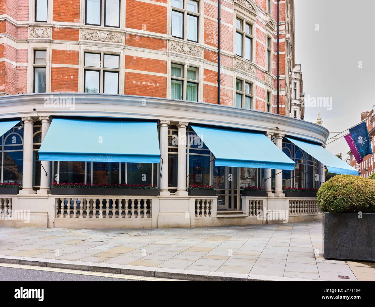 Connaught hotel, Mayfair, London, England Stock Photo - Alamy