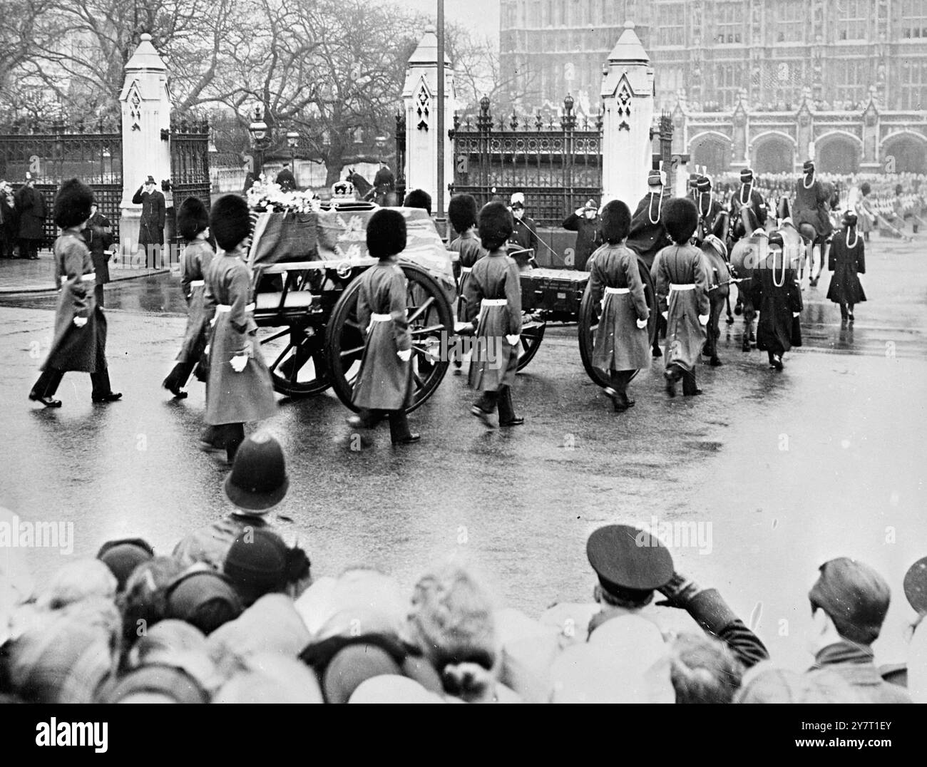 Queen elizabeth ii arrives coronation hi-res stock photography and ...
