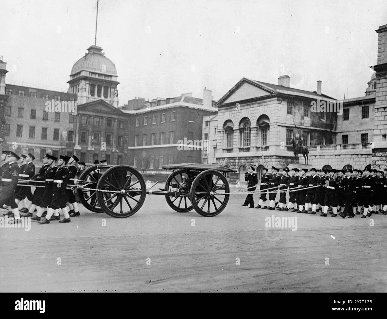 GUN CARRIAGE - REHEARSAL KINGS FUNERAL PROCESSION - United Kingdom ...