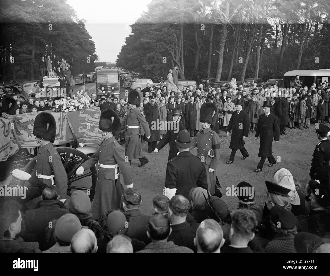 PICTURE BY WIRE THE TWO DUKES FOLLOW KING'S COFFIN IN SANDRINGHAM ...