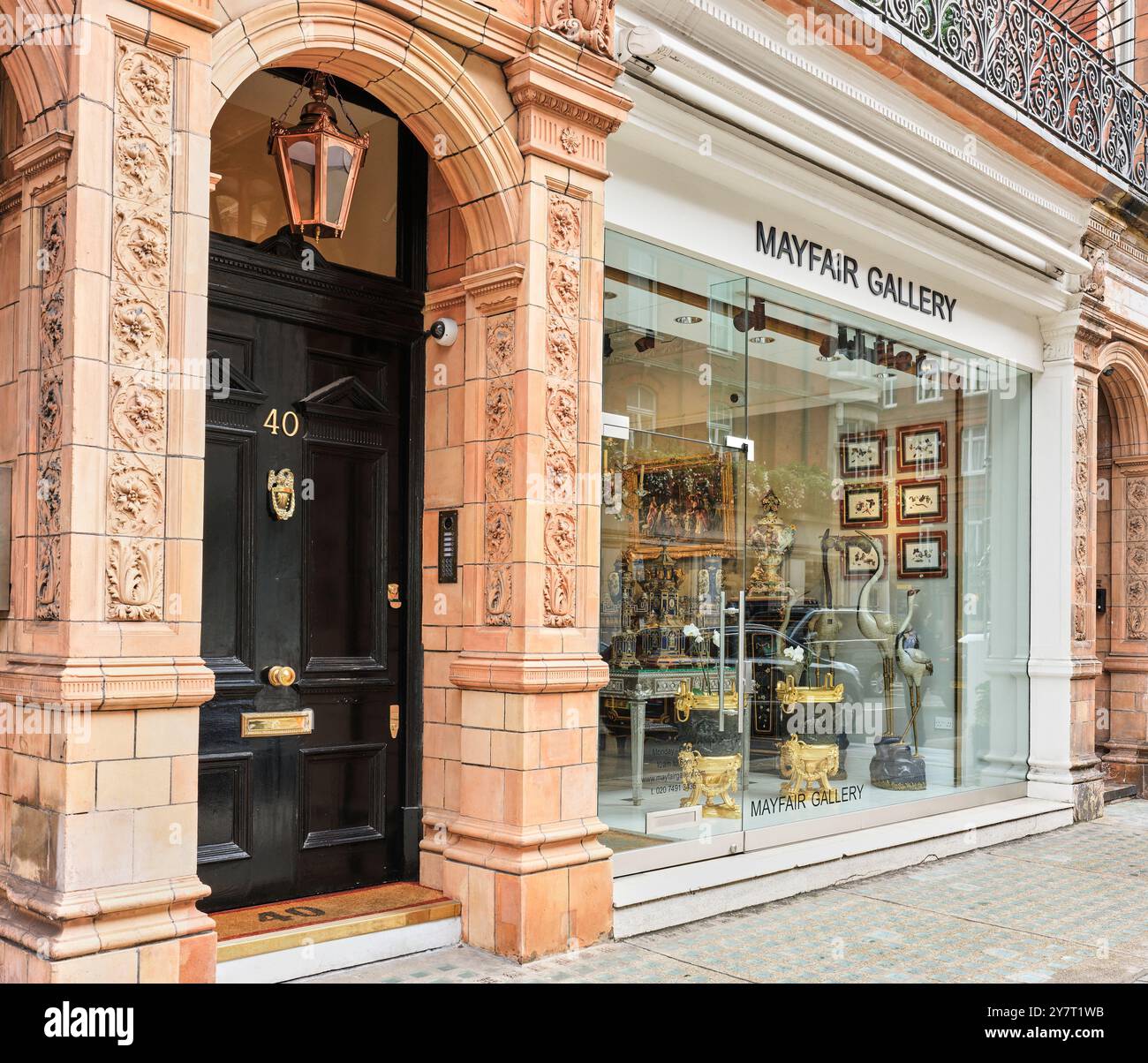 Mayfair antiques hi-res stock photography and images - Alamy