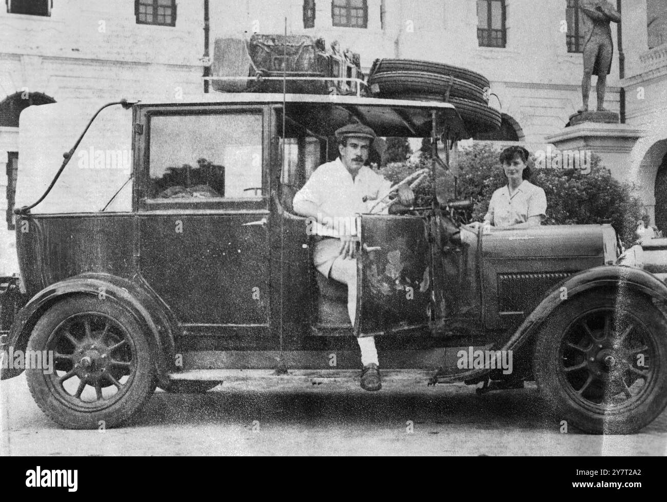 9,000 MILES BY TAXI TO SINGAPORE 5-2-52 26-year-old Austrian Ludwig ...