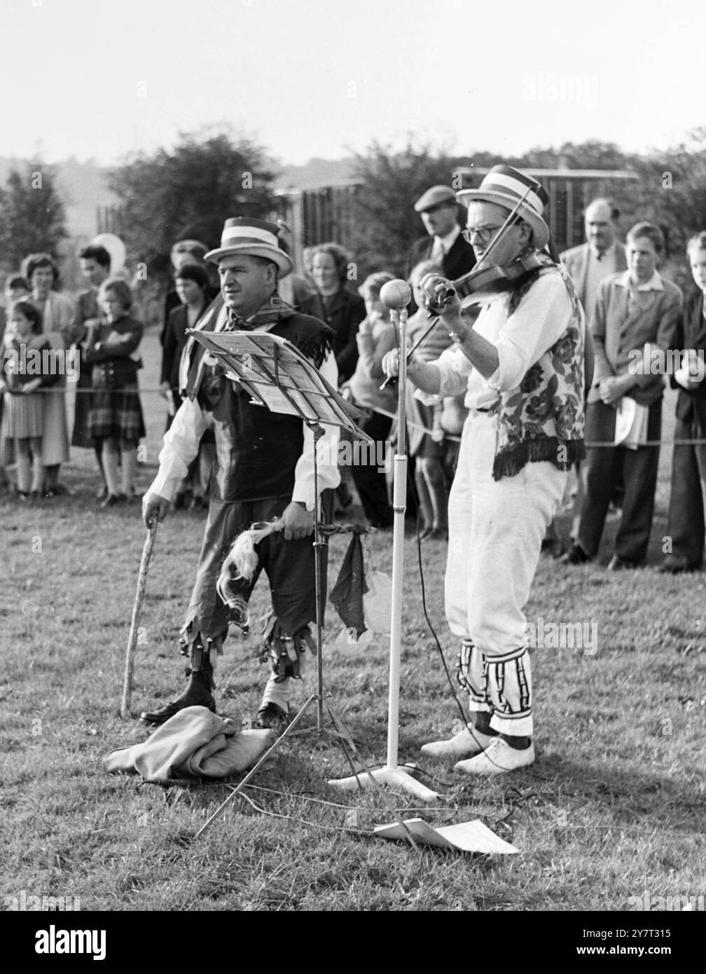 KENT YFC FIELD CONTEST (YOUNG FARMERS' CLUB) - - An interlude of Morris ...