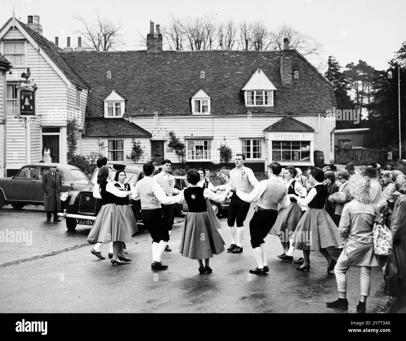 Holiday folk dancers - - The Kentish Travellers , group of country folk ...