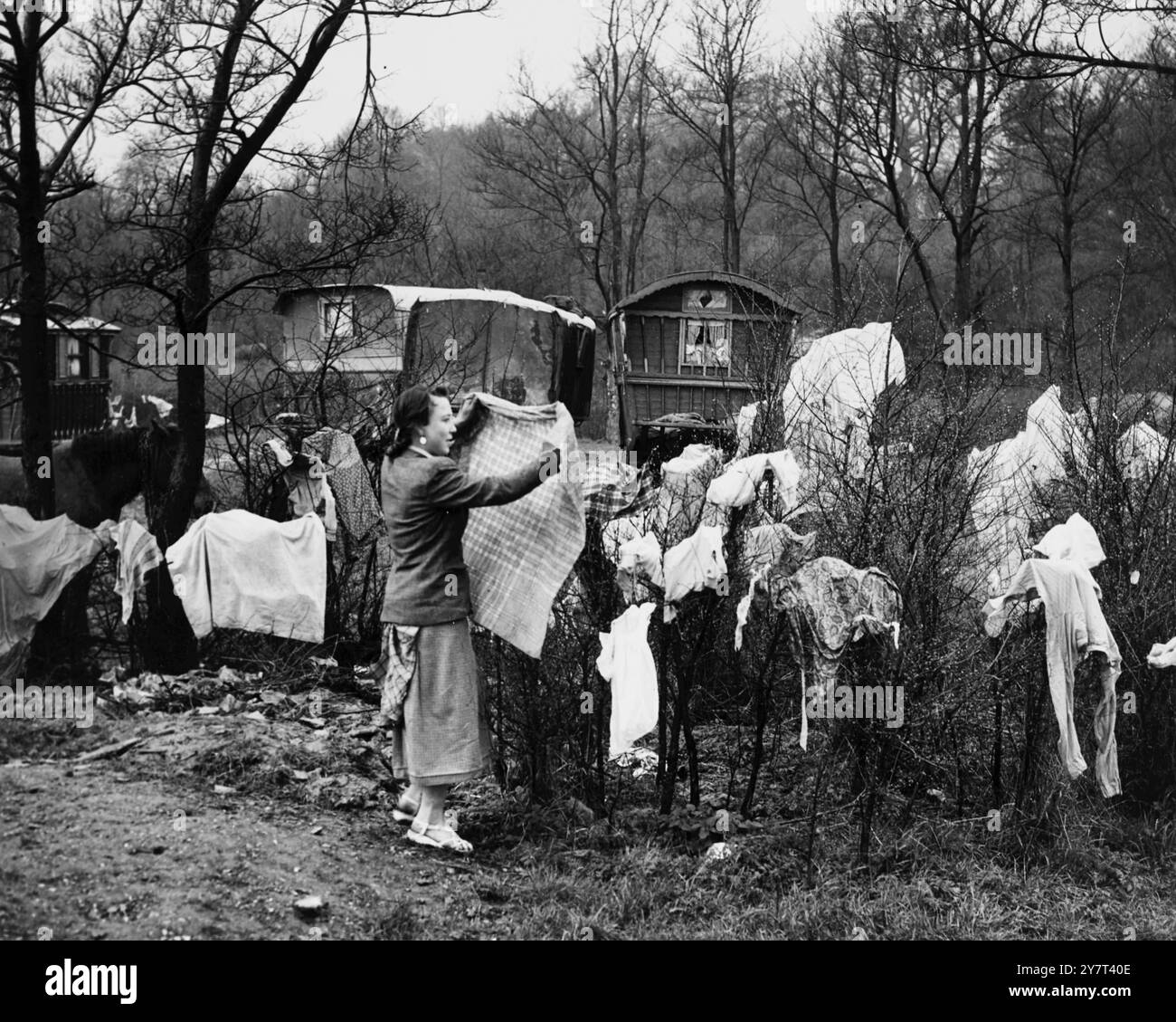 Washing clothes 1950s hi-res stock photography and images - Alamy