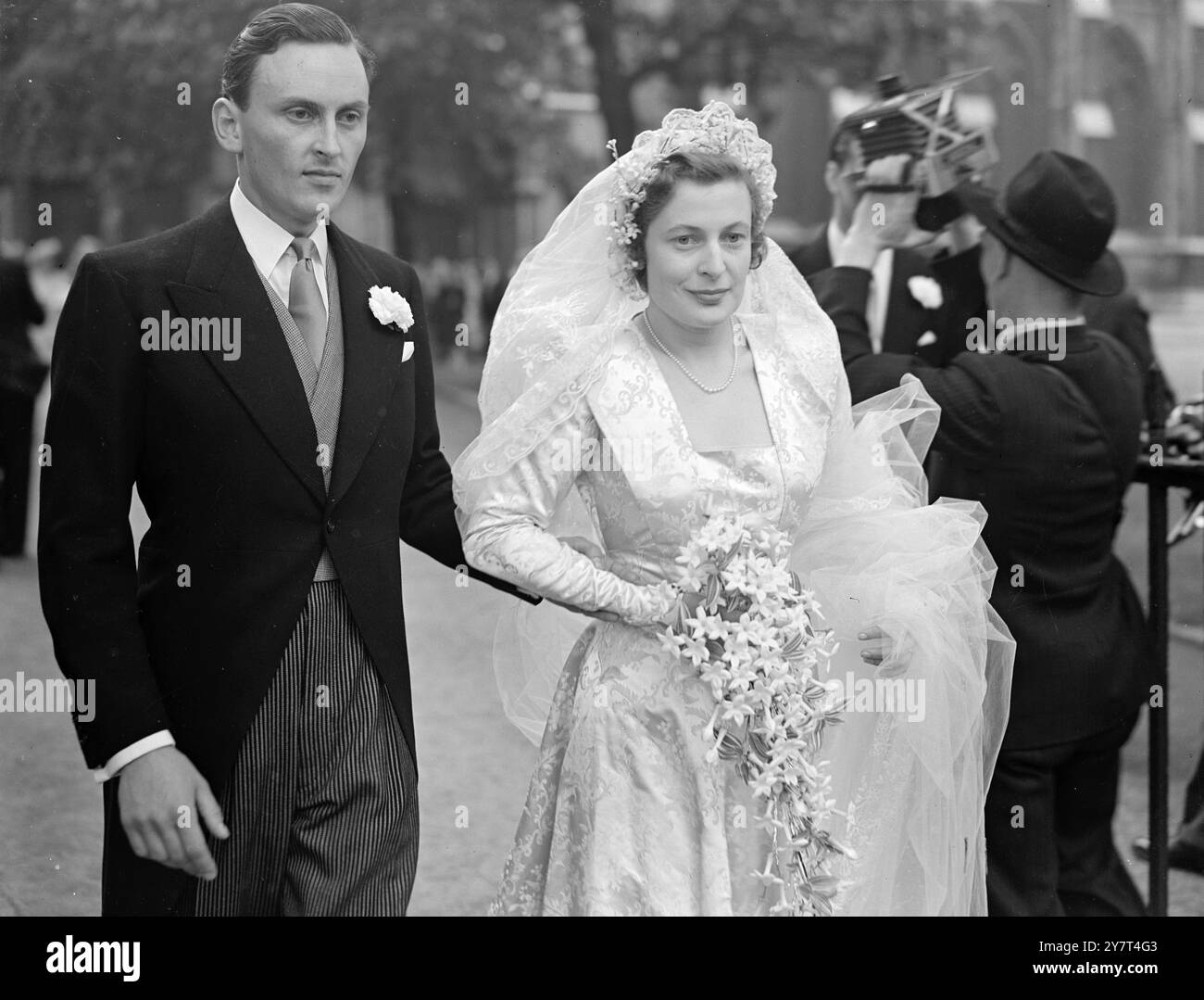 DAUGHTER OF LORD MACKINTOSH WEDS AT ST . MARGARET'S Apiece of old silk ...