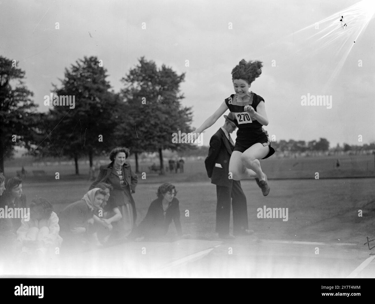 EXPRESSION IN THE AIR MAUREEN PAGE ( Cambridge Harriers ) wears an ...