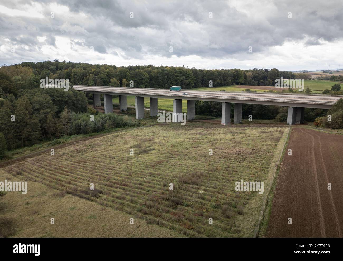 01 October 2024, Hesse, Hammersbach-Marköbel: View of the A45 highway ...