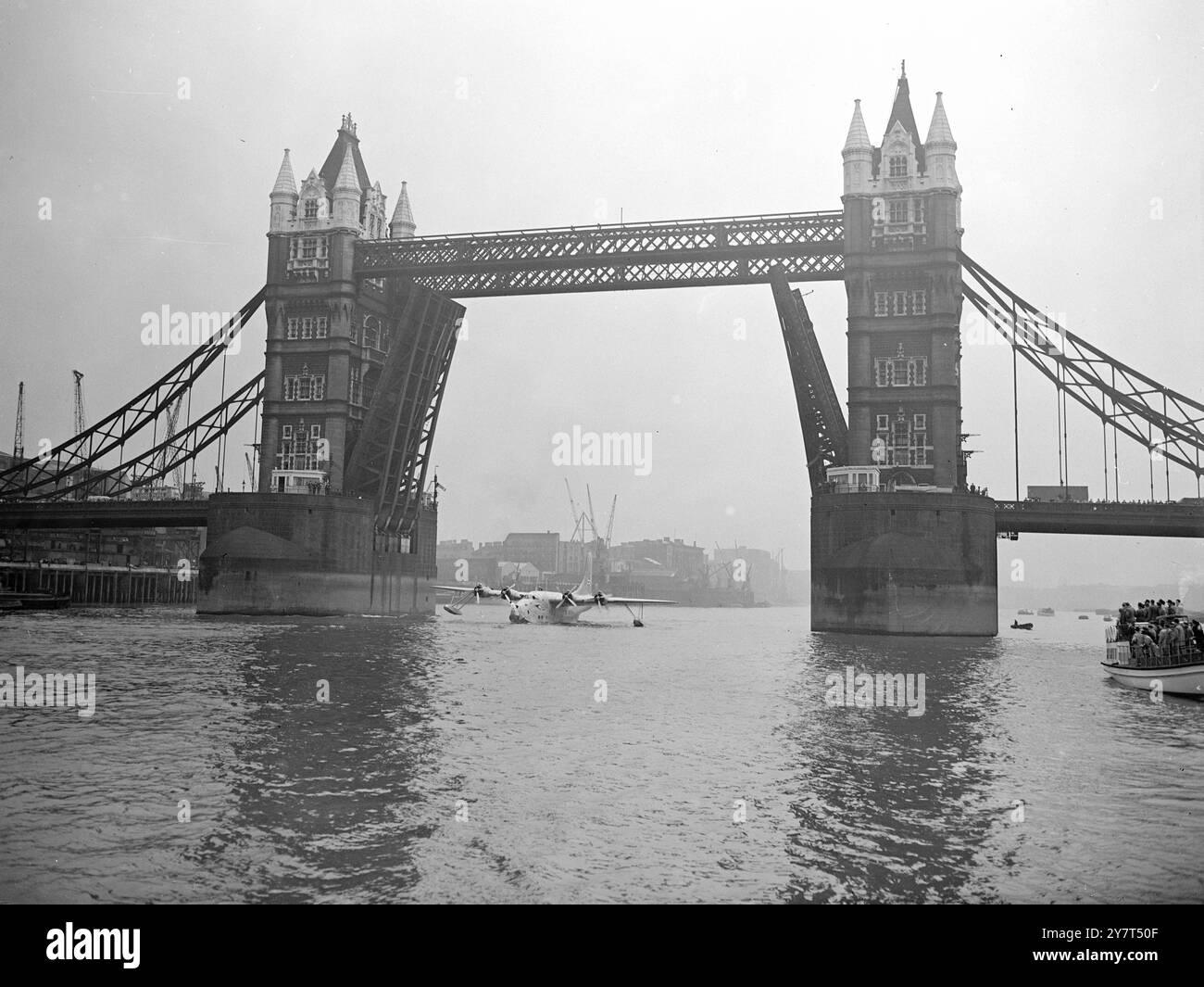 BRITIAN'S BIGGEST FLYING - BOAT AT THE TOWER . Having flown from ...