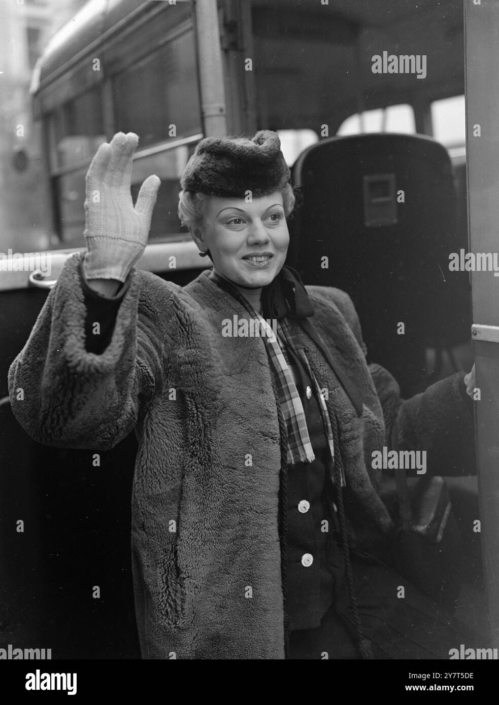FLYING CONTRALTO Farewell wave at Kensington Air Station , London ...