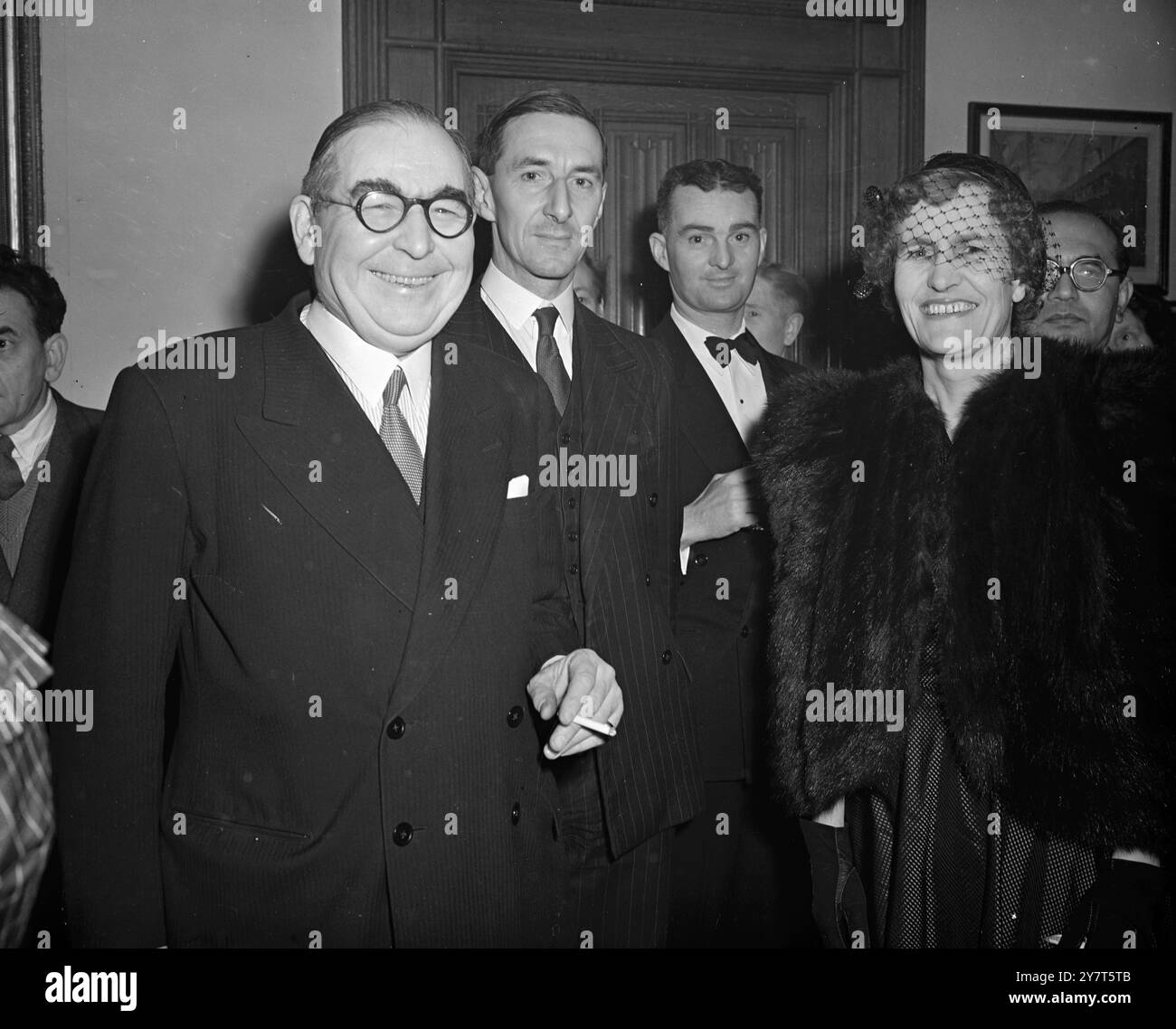1950s dinner party britain hi-res stock photography and images - Alamy