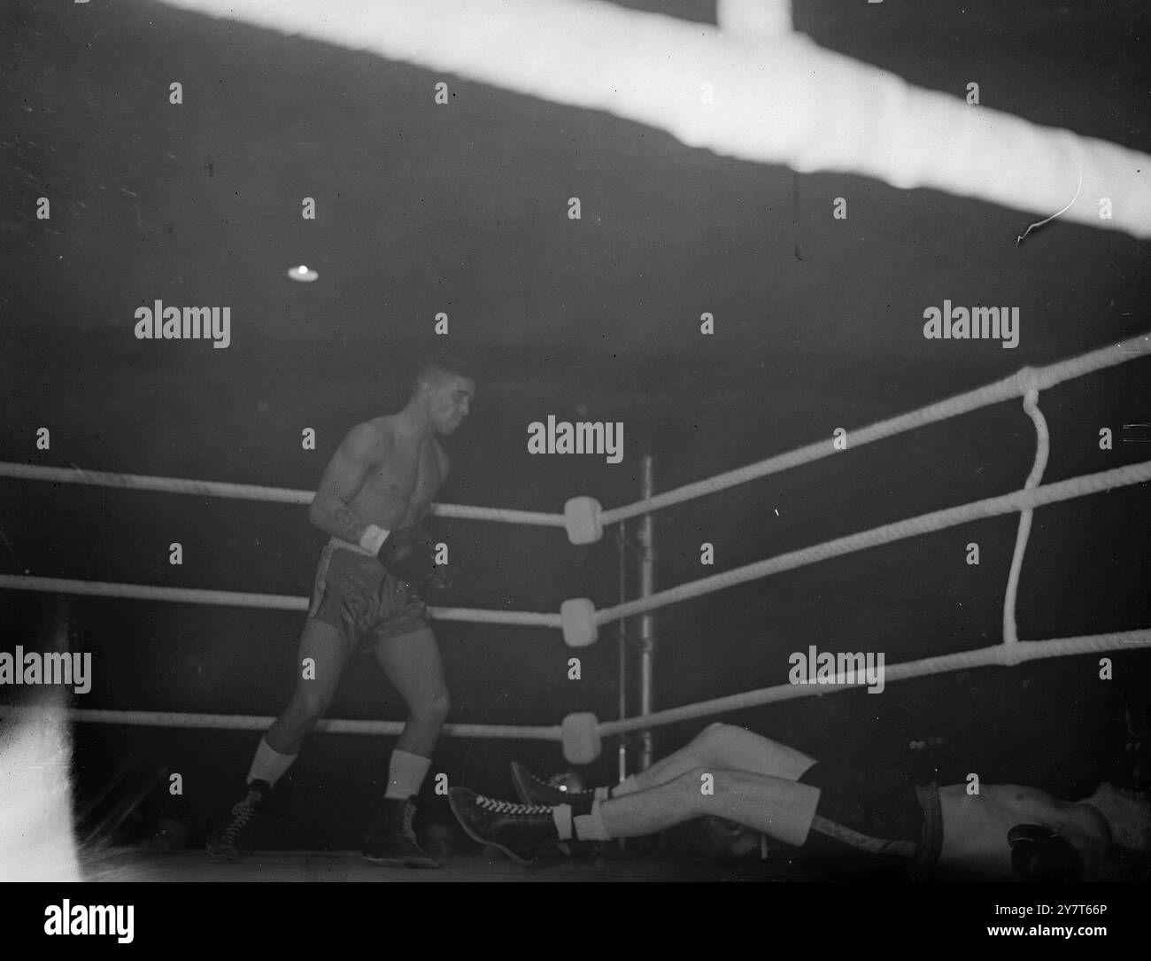1950s boxing ring Black and White Stock Photos & Images - Alamy