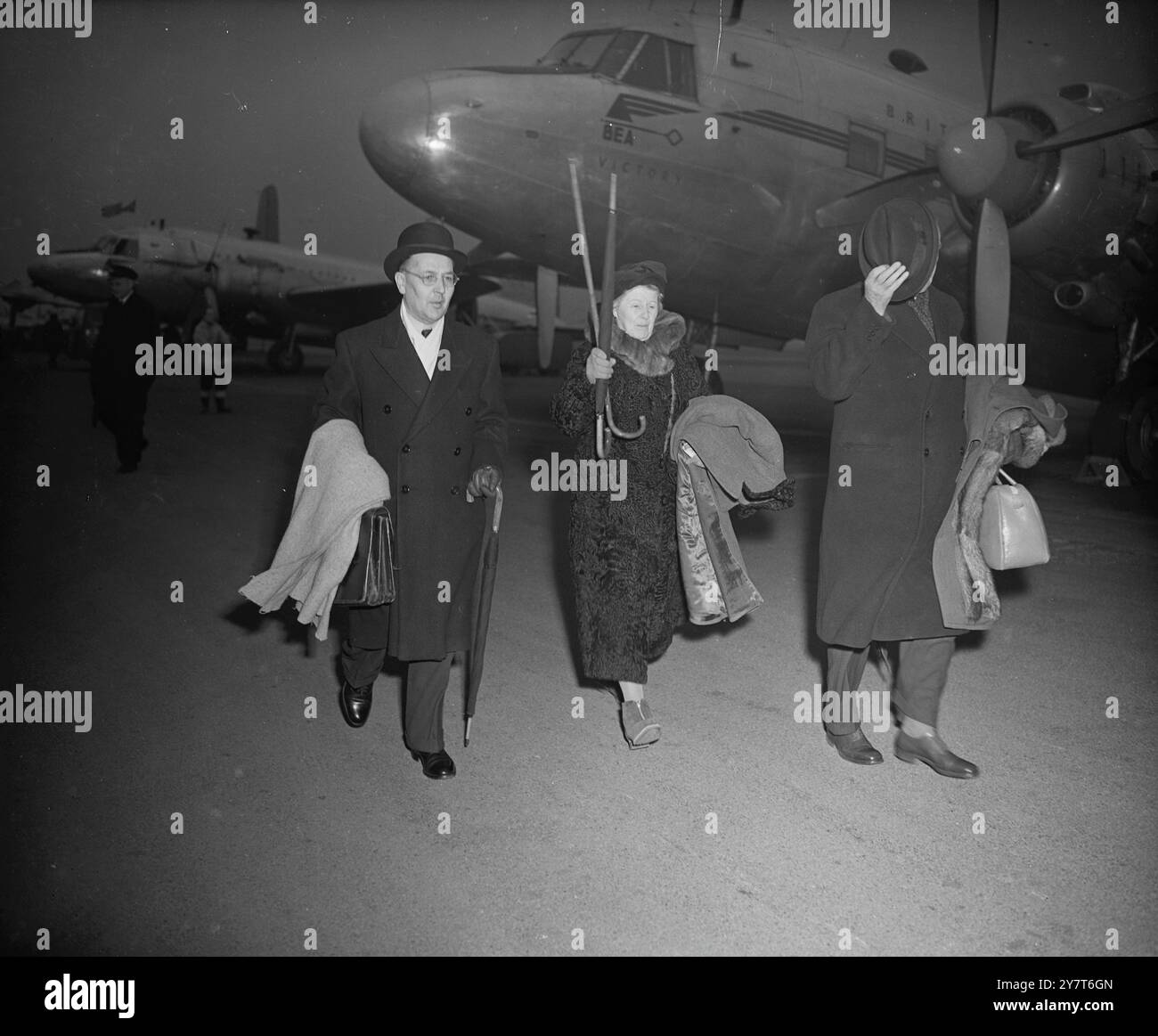 BRITONS RELEASED FROM POLISH GAOL ARRIVE HOME Henry Upperton and Gordon ...