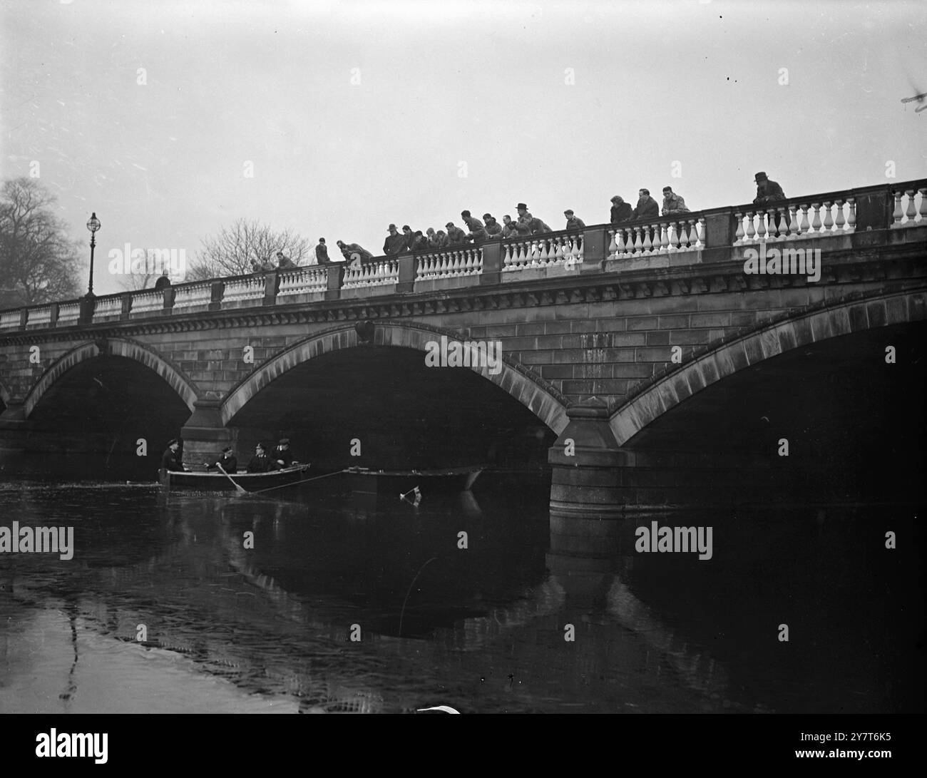 1950s london bridge hi-res stock photography and images - Alamy