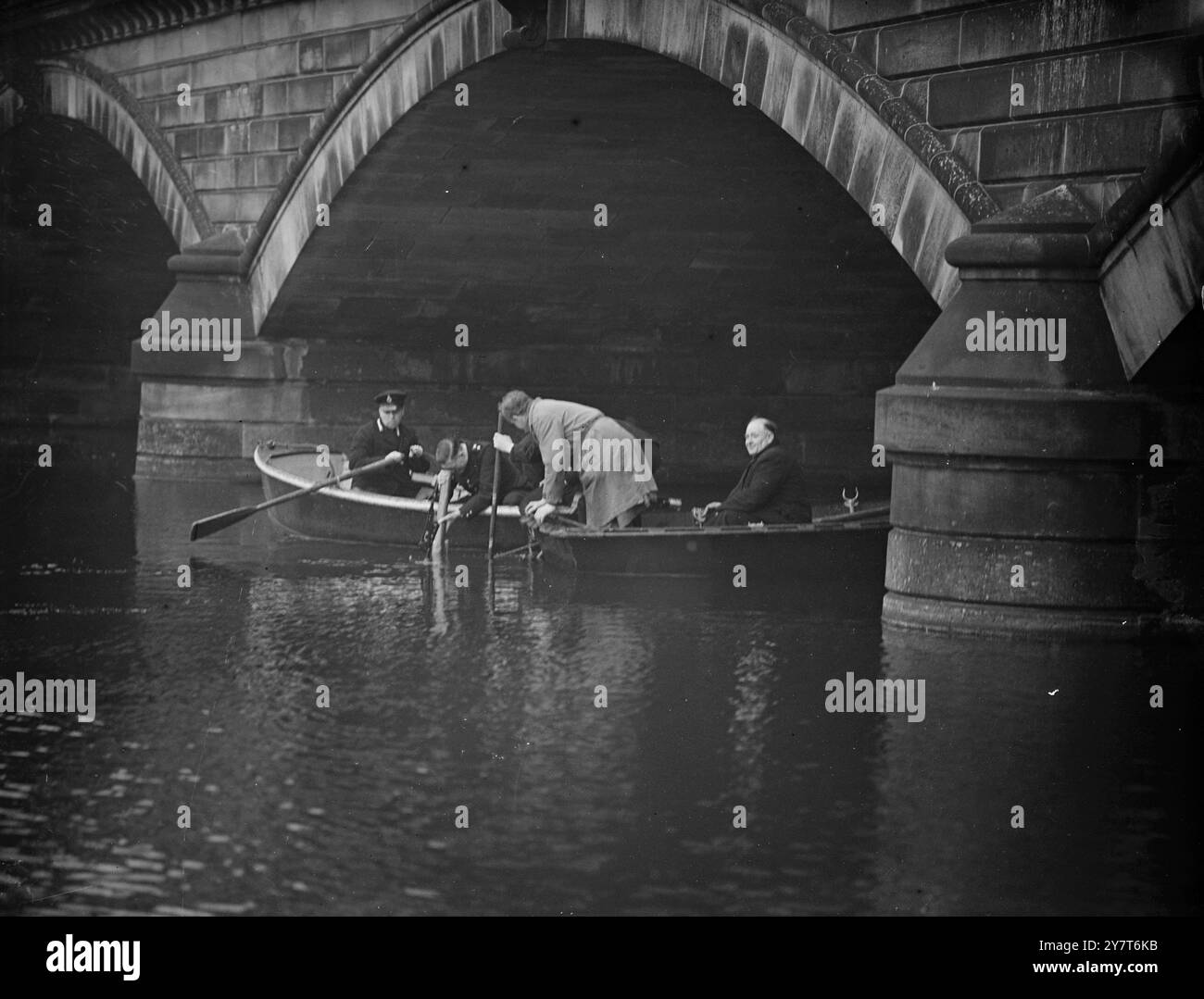 1950s london bridge hi-res stock photography and images - Alamy