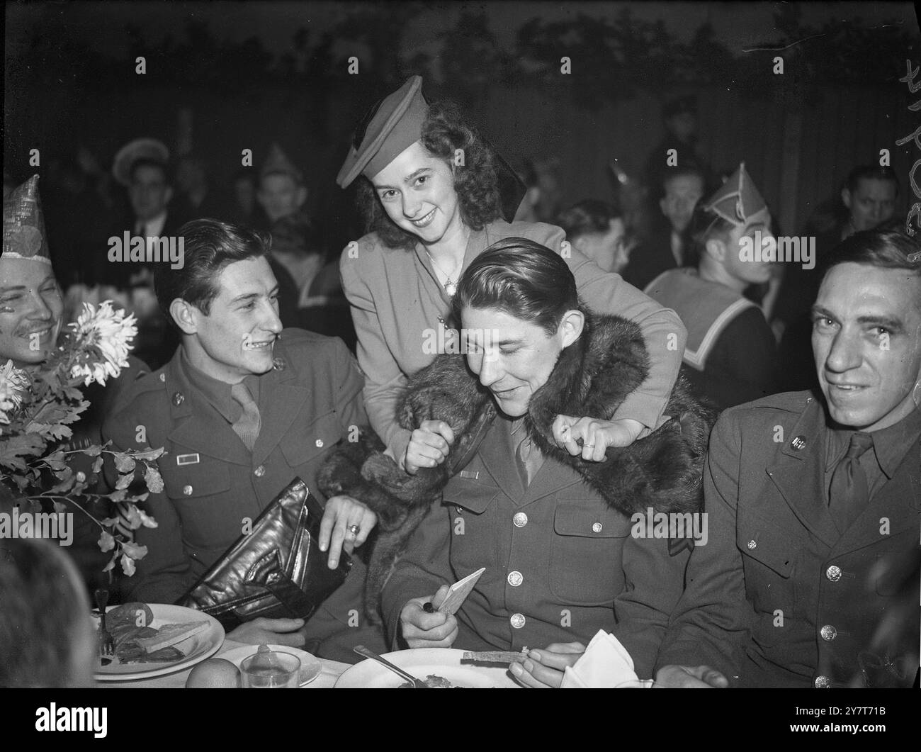 Joan crawford 1940s hi-res stock photography and images - Alamy