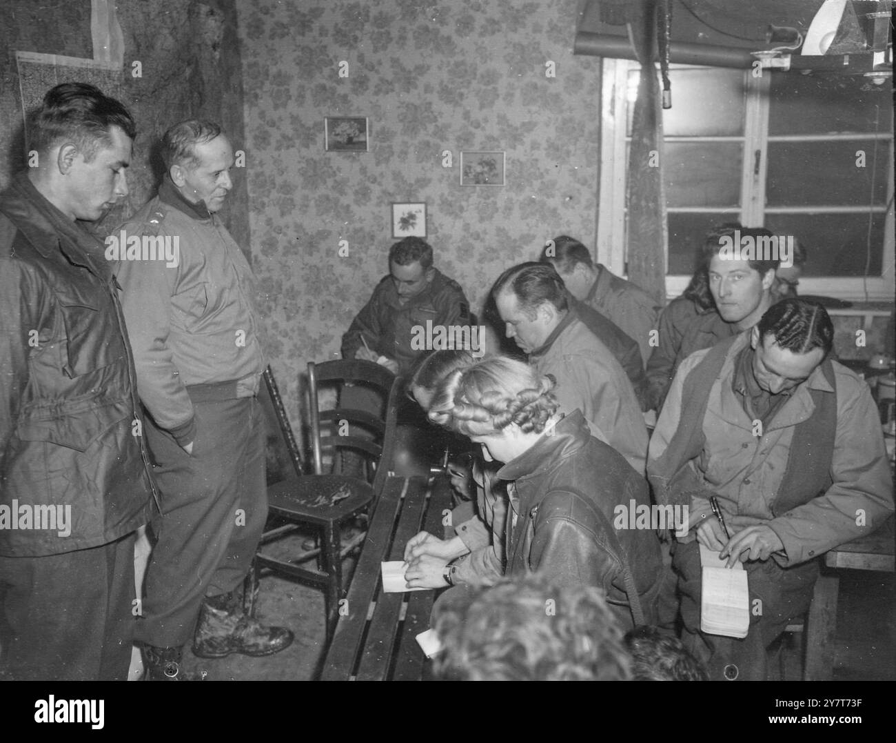 GENERAL INTRODUCES EHLERS WINNER OF CONGRESSIONAL MEDAL OF HONOUR 1944 ...