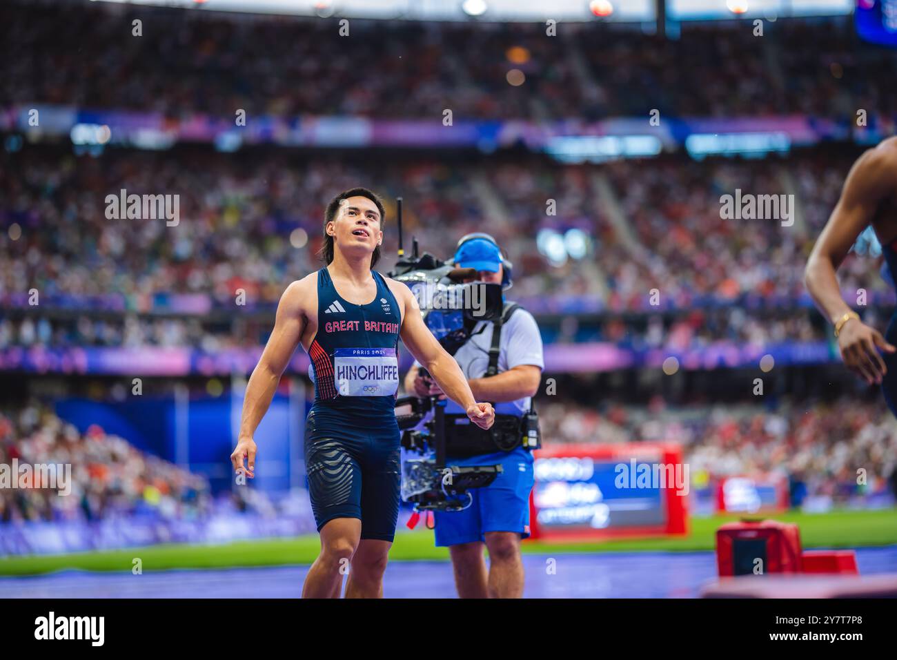 Louie Hinchliffe celebrating her medal in the 4x100 meters relay at the ...