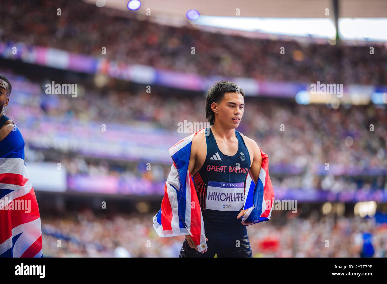 Louie Hinchliffe celebrating her medal in the 4x100 meters relay at the ...