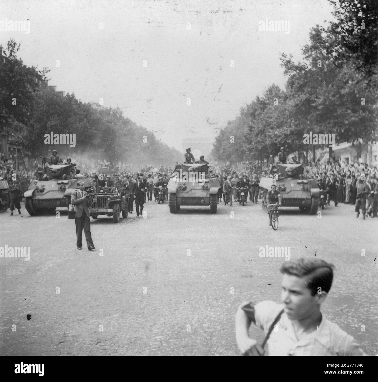 Celebration france ww2 champs elysees hi-res stock photography and ...