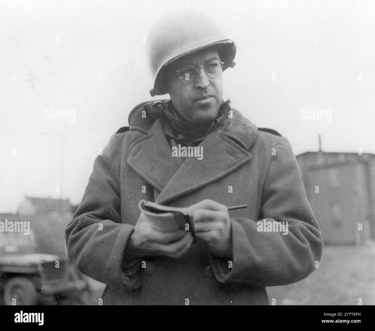 WAR REPORTER GEORGE HICKS 1944Photo shows:- George Hicks, of Blue ...