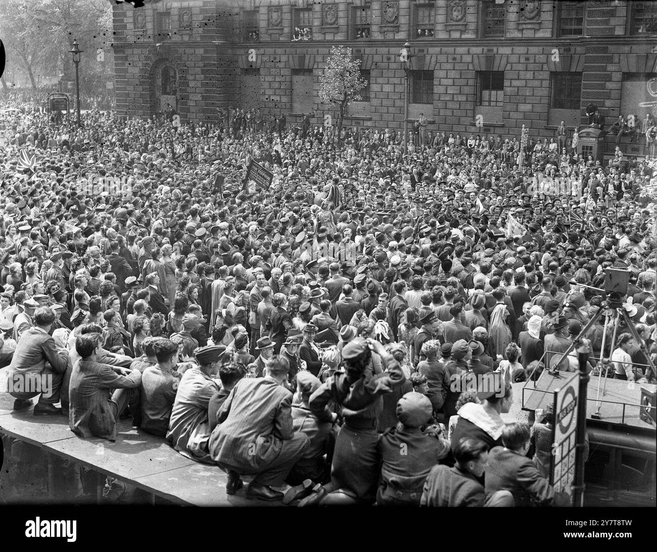 VE DAY IN LONDON: WHITEHALL CROWDS WAIT TO ACCLAIM PRIME MINISTER MAY ...