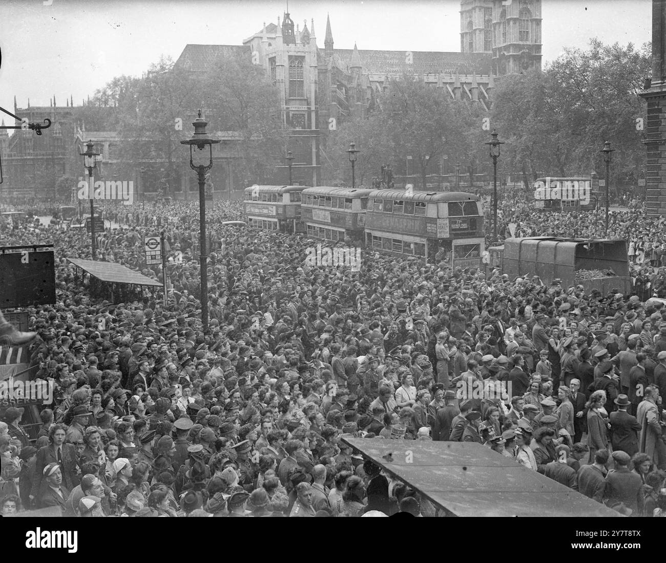 VE DAY IN LONDON: WHITEHALL CROWDS WAIT TO ACCLAIM PRIME MINISTER MAY ...