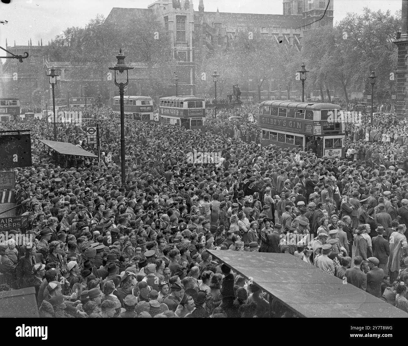 VE DAY IN LONDON: WHITEHALL CROWDS WAIT TO ACCLAIM PRIME MINISTER MAY ...