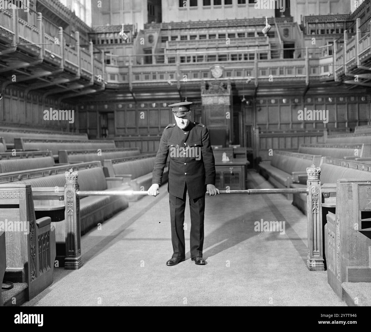 DISPATCH BOX IN NEW COMMONS CHAMBER IS A GIFT OF NEW ZEALAND The £ ...