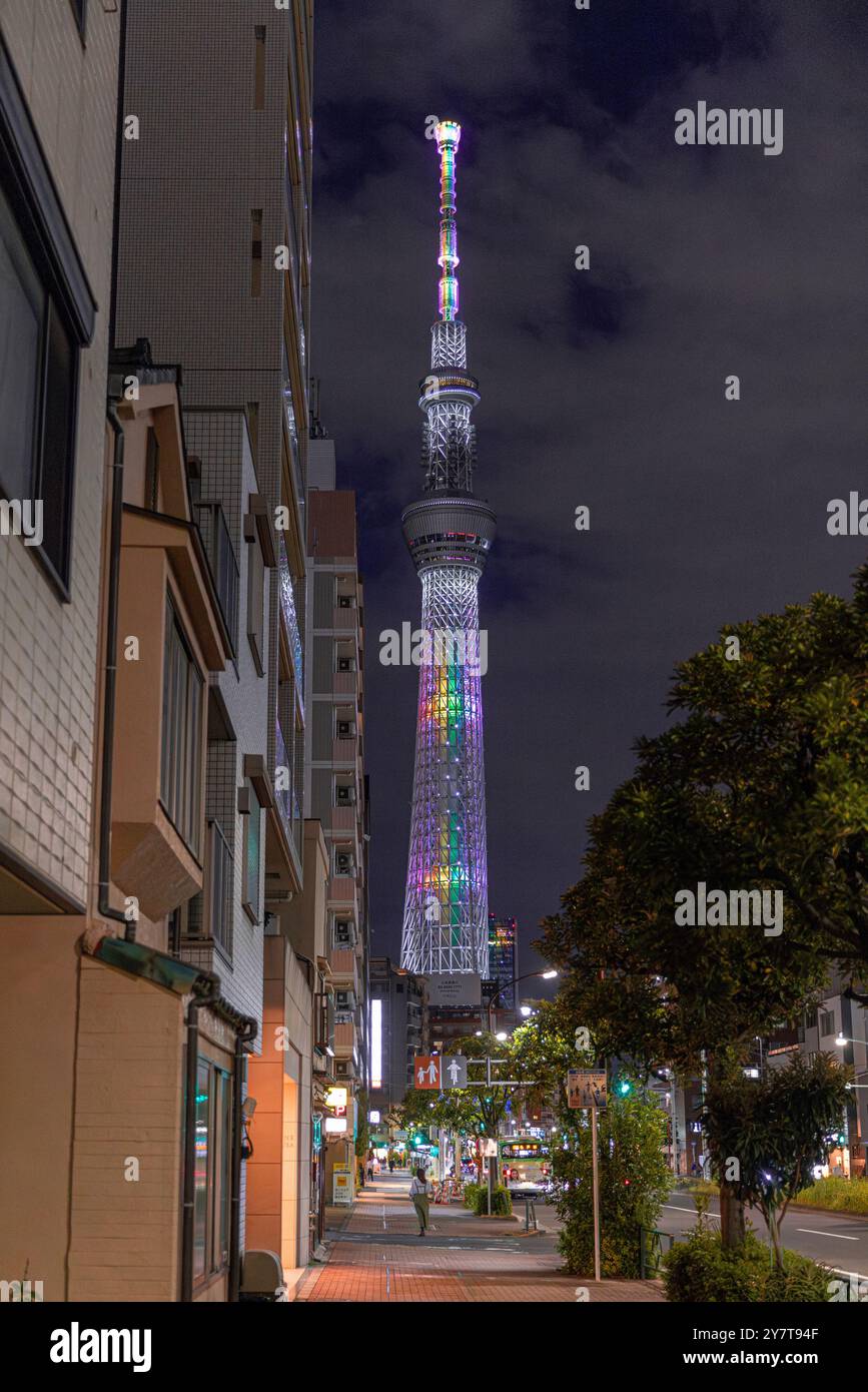 Tokyo skytree towering over empty side street at night Stock Photo - Alamy