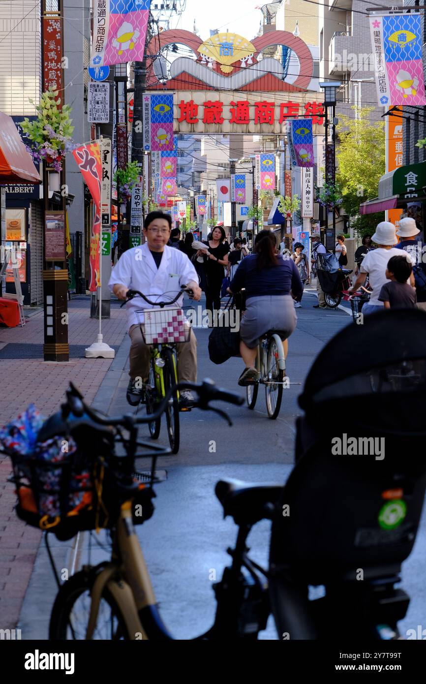 Street gate of Sugamo Jizou-dori Shopping Street with street name on it ...