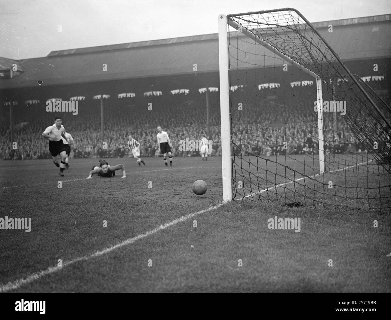 Hit face not boxing Black and White Stock Photos & Images - Alamy