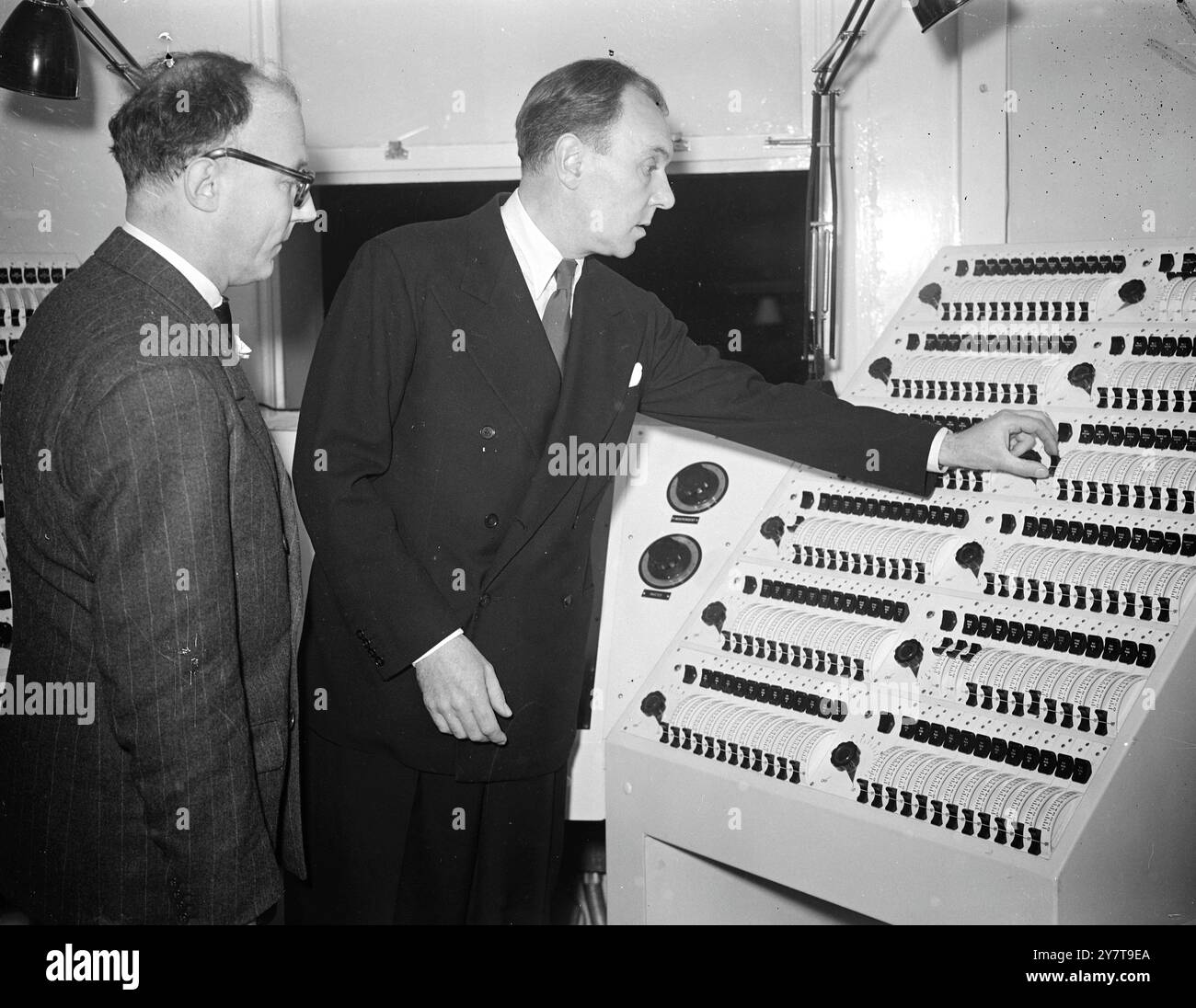 SIR RALPH SWITCHES IN THE NEW No scientists controlling a ' push ...