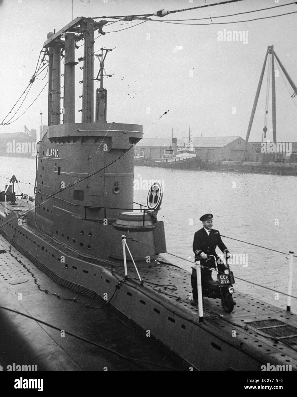 SUBMARINE CRASHES INTO JETTY The submarine ALARIC ( pictured here ...