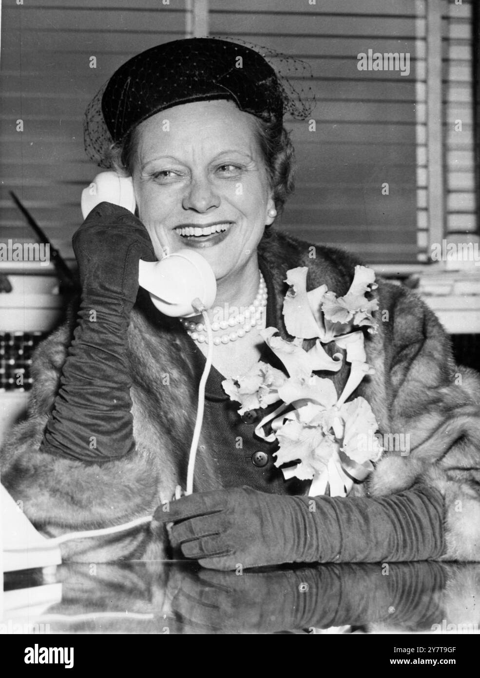 GRACE'S MOTHER ARRIVES AHEAD OF SCHEDULE Paris France : Mrs John B ...