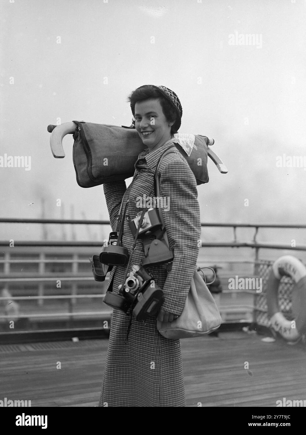 Hockey girl, camera girl. Caryl Newhof, of Albany, New York pictures ...