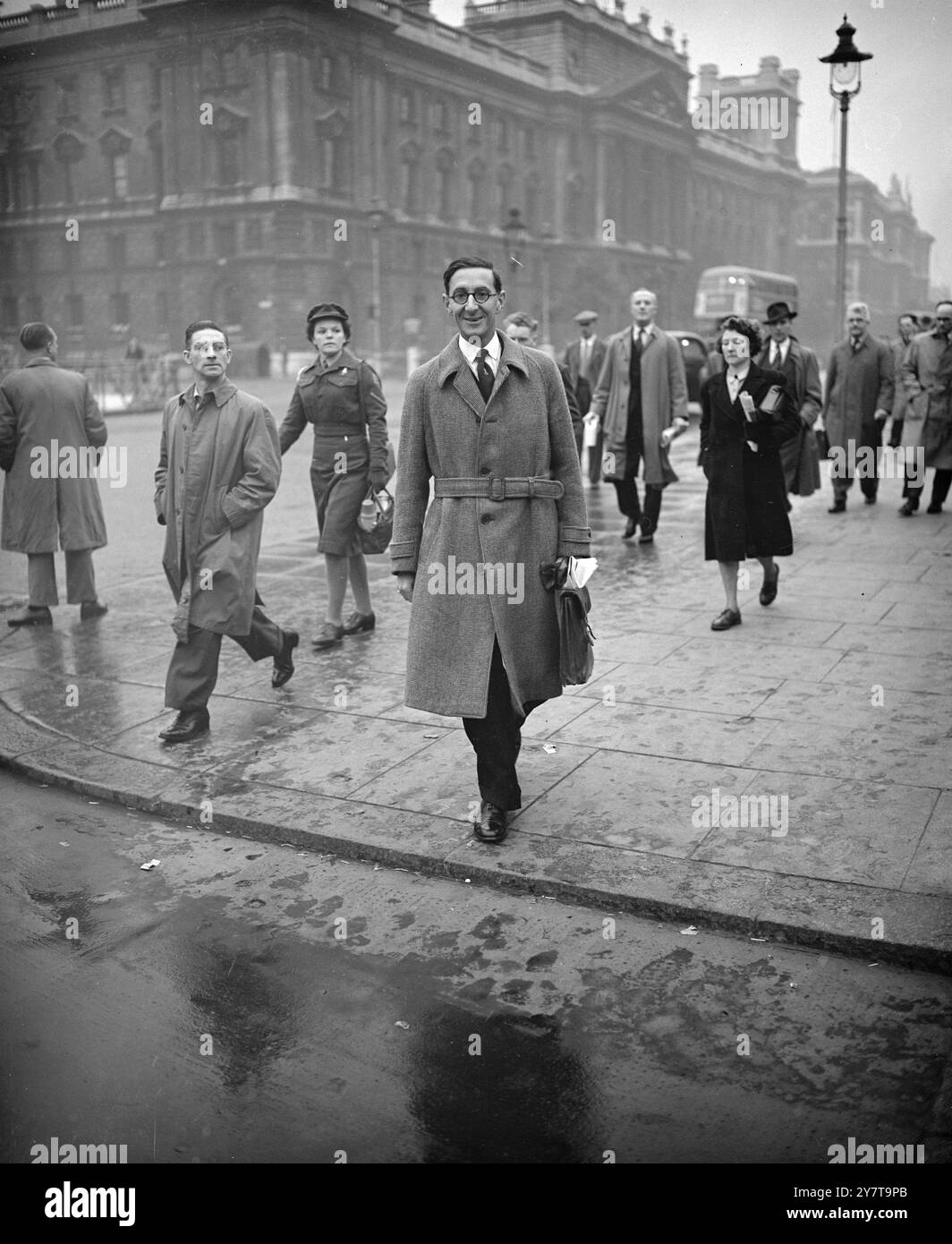SIR RICHARD'S EARLY ENTRANCE SIR RICHARD ACLAND ( Labour , Gravesend ...