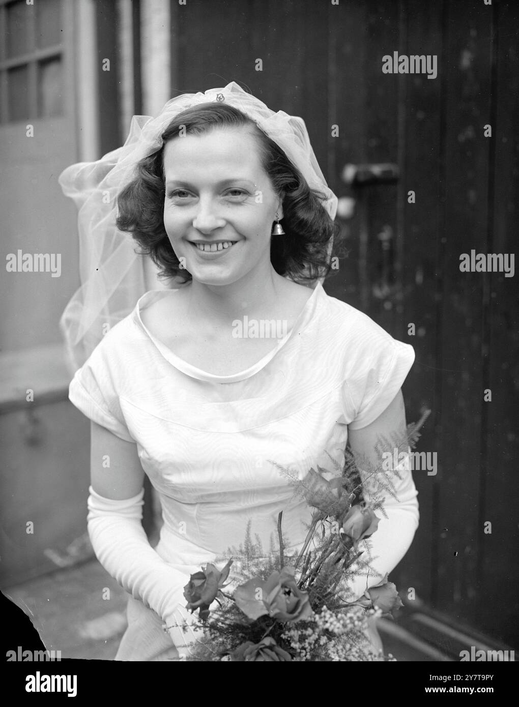 ACTRESS BRIDE FOR ACTOR Actress married actor at St Paul's church ...