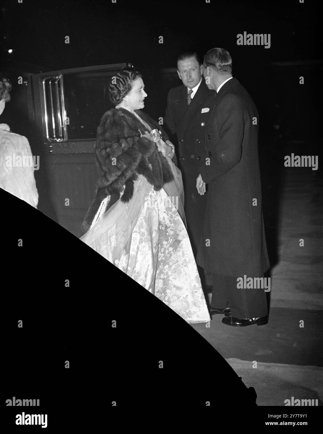 ROYAL FAMILY VISITS THE RETIRING AMERICAN AMBASSADOR The King and Queen ...