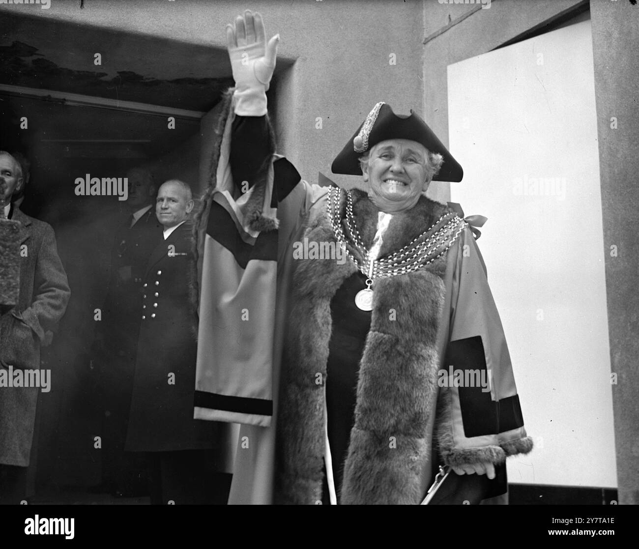 VICTORY CHEER 22 May 1950 Acknowledging cheers of the crowd after the ...