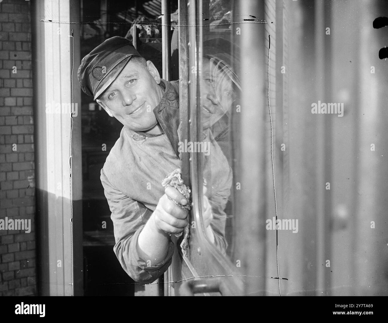 ENGINE DRIVER WILL FLY IN THE KINGS CUP 18 May 1950 Flying a racing ...