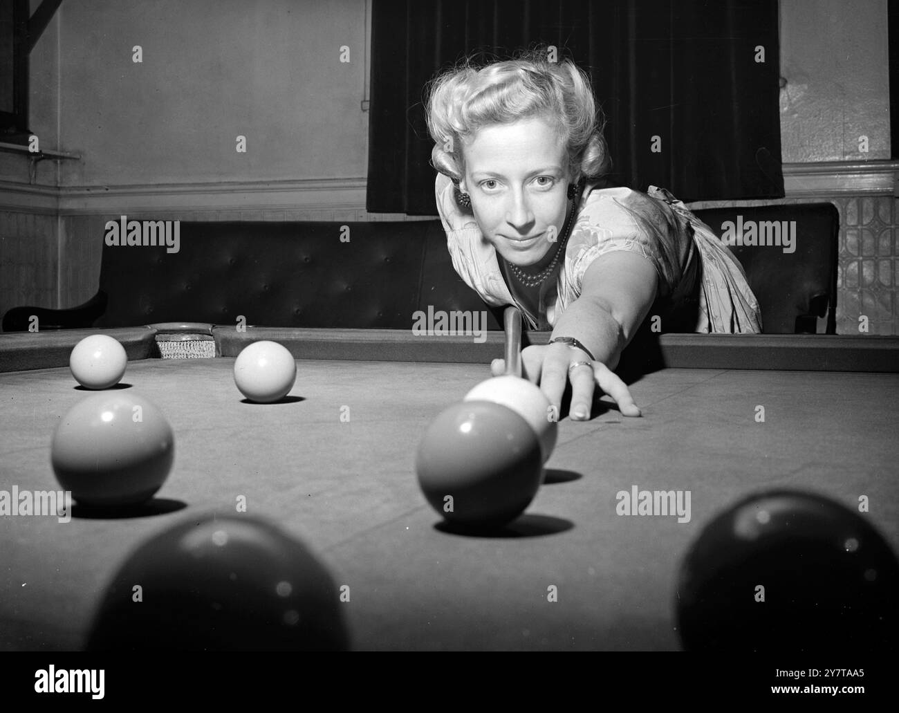 Woman shows key Black and White Stock Photos & Images - Alamy