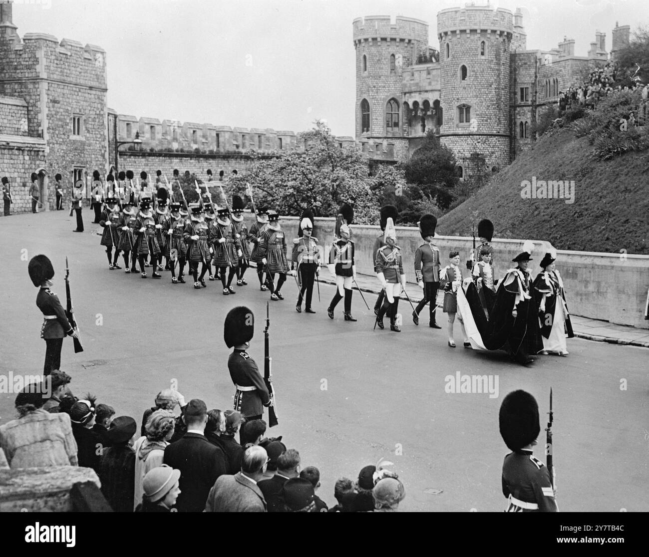 KING AND QUEEN IN BRILLIANT GARTER PROCESSION - - 27 April 1950 ...