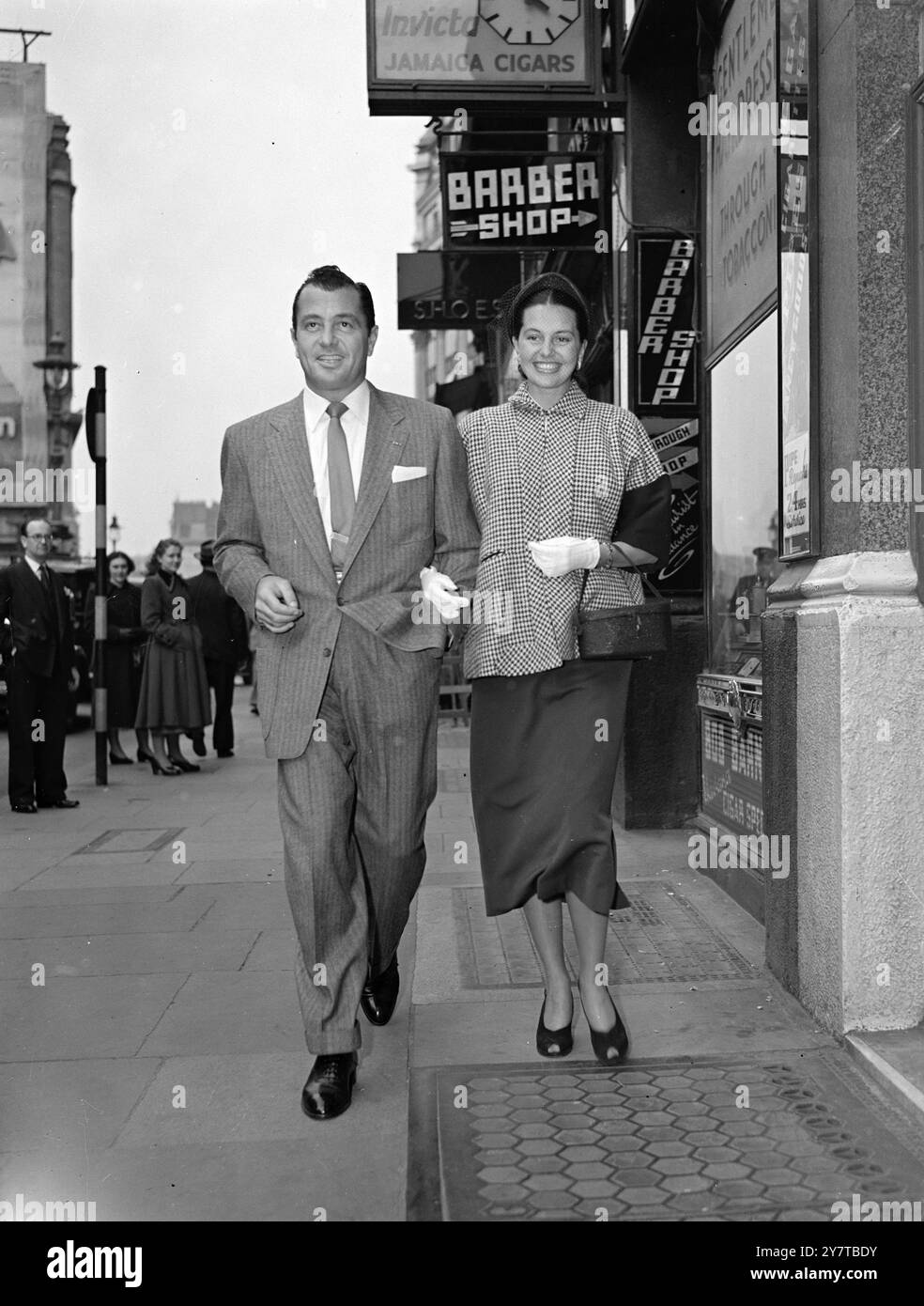 AMERICAN SINGER IN LONDON 21 April 1950 American singer and film star ...
