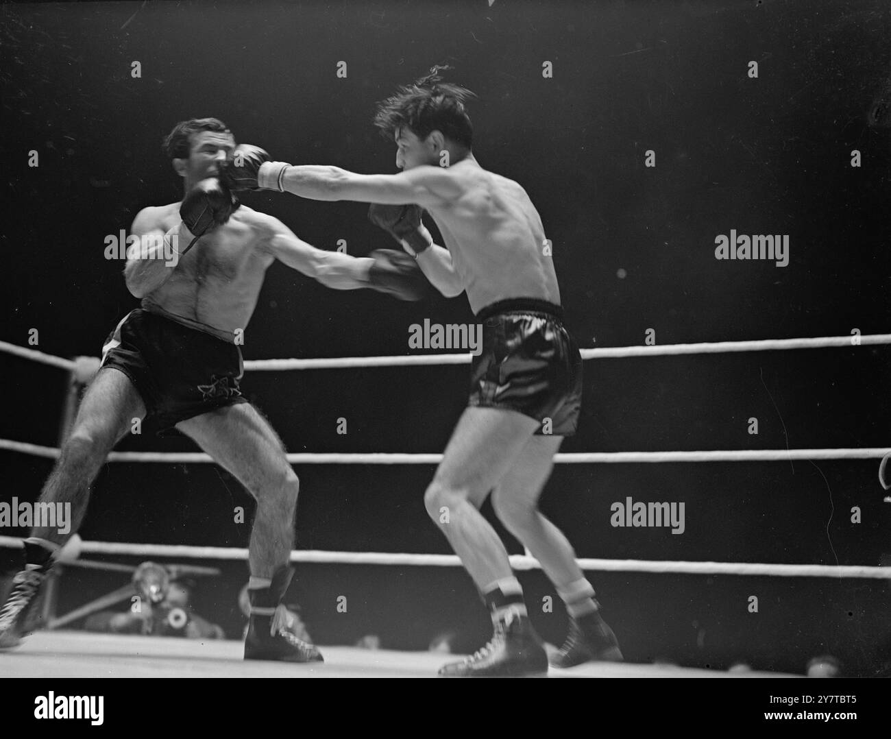 1950s boxing ring Black and White Stock Photos & Images - Alamy