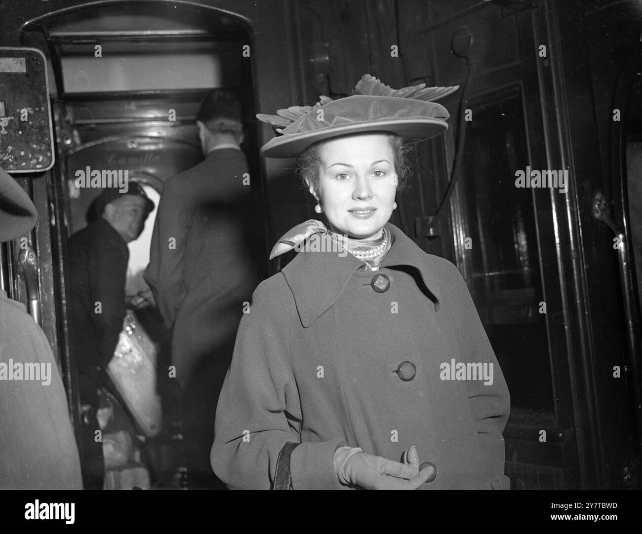 EASTER BONNET WITH WINGS 6 April 1950 Film actress Virginia Mayo wore ...