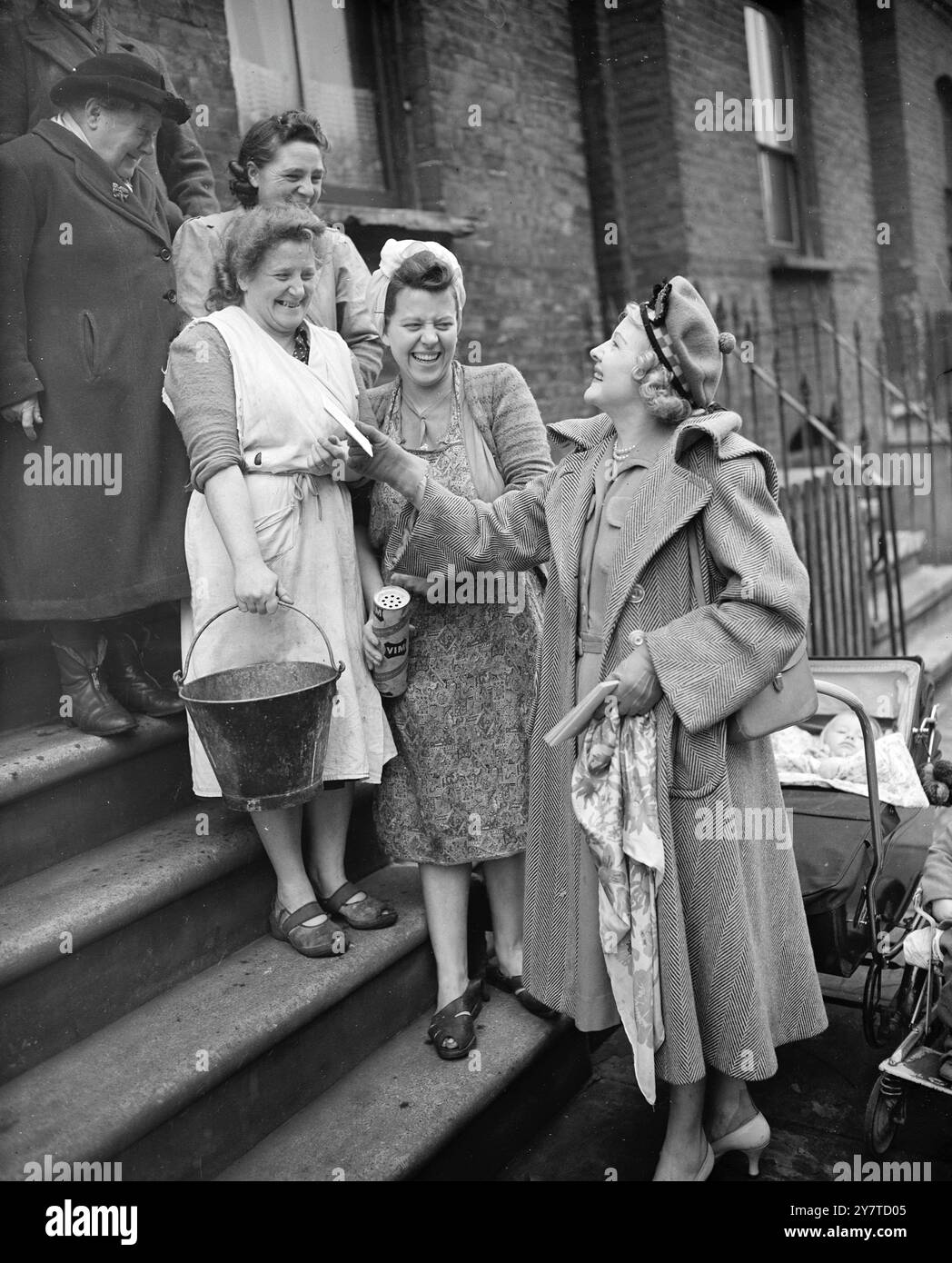 1950s people in theatre hi-res stock photography and images - Alamy